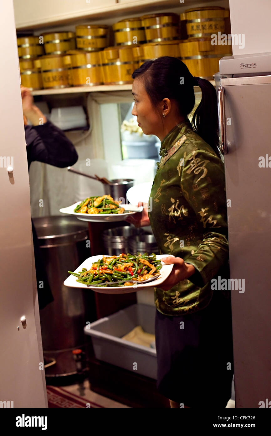 Chinese waitress hi-res stock photography and images - Alamy