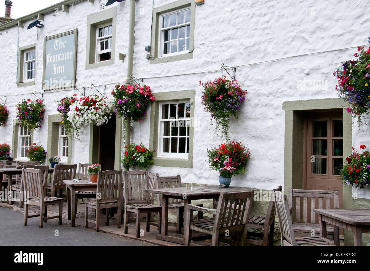 Uk yorkshire wharfedale linton village hi-res stock photography and ...