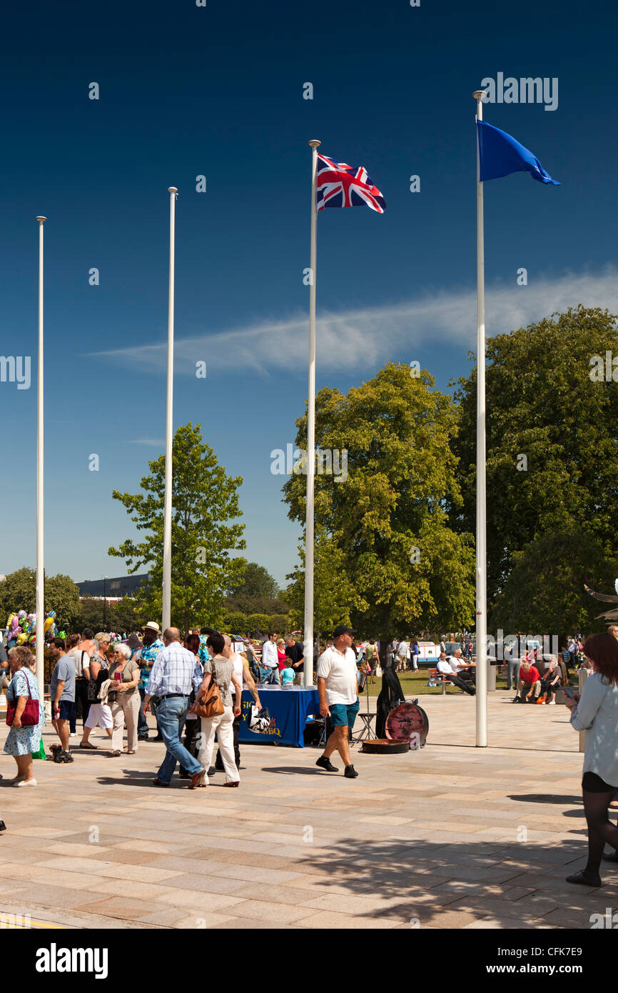 William shakespeare flags sunny hi-res stock photography and images - Alamy