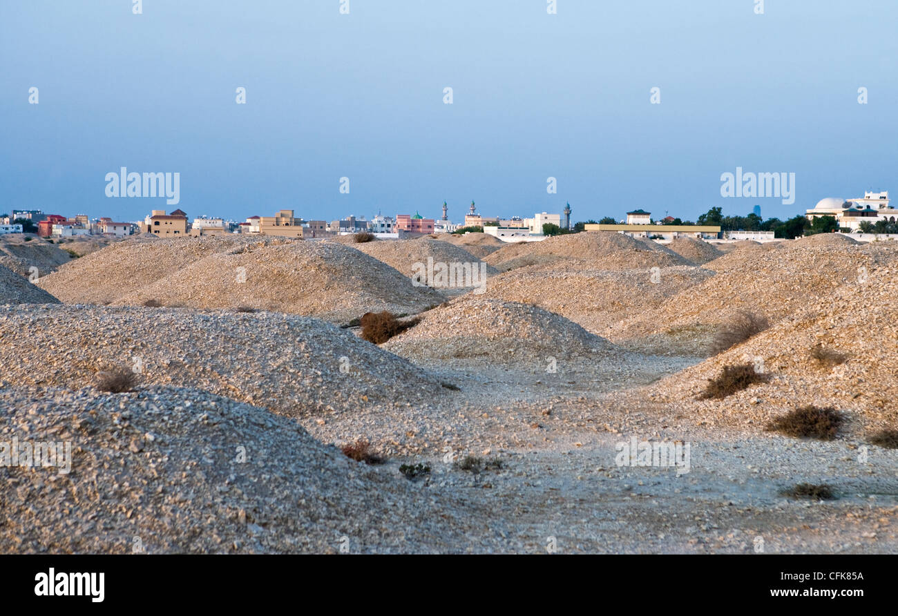 Bahrain, A'Ali, the Burial Mounds area Stock Photo - Alamy