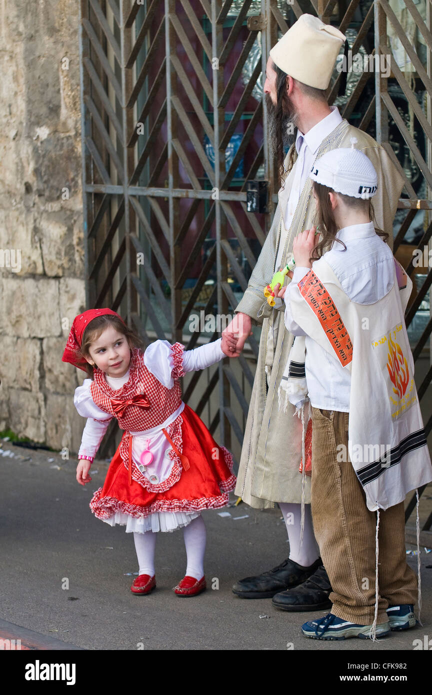Orthodox family hi-res stock photography and images - Alamy