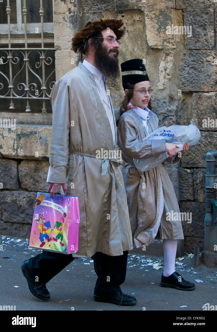 Ultra Orthodox family during Purim in Mea Shearim Jerusalem Stock Photo ...