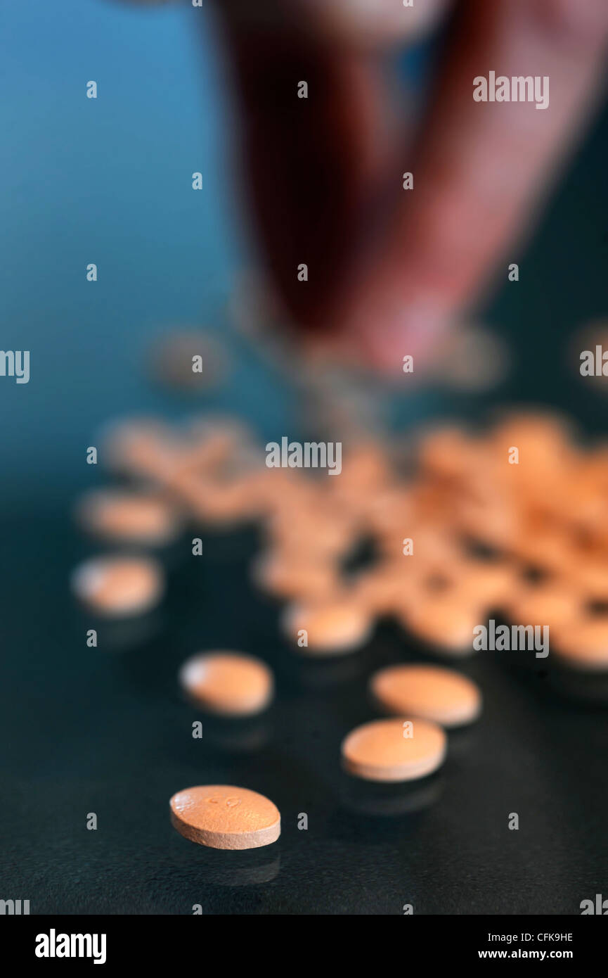 A collection of Statin pills, the cholesterol lowering drug Stock Photo ...