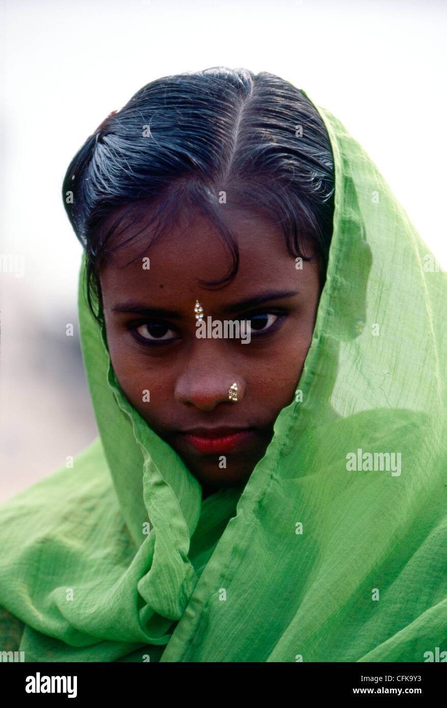 Bangladesh woman portrait green hi-res stock photography and images - Alamy