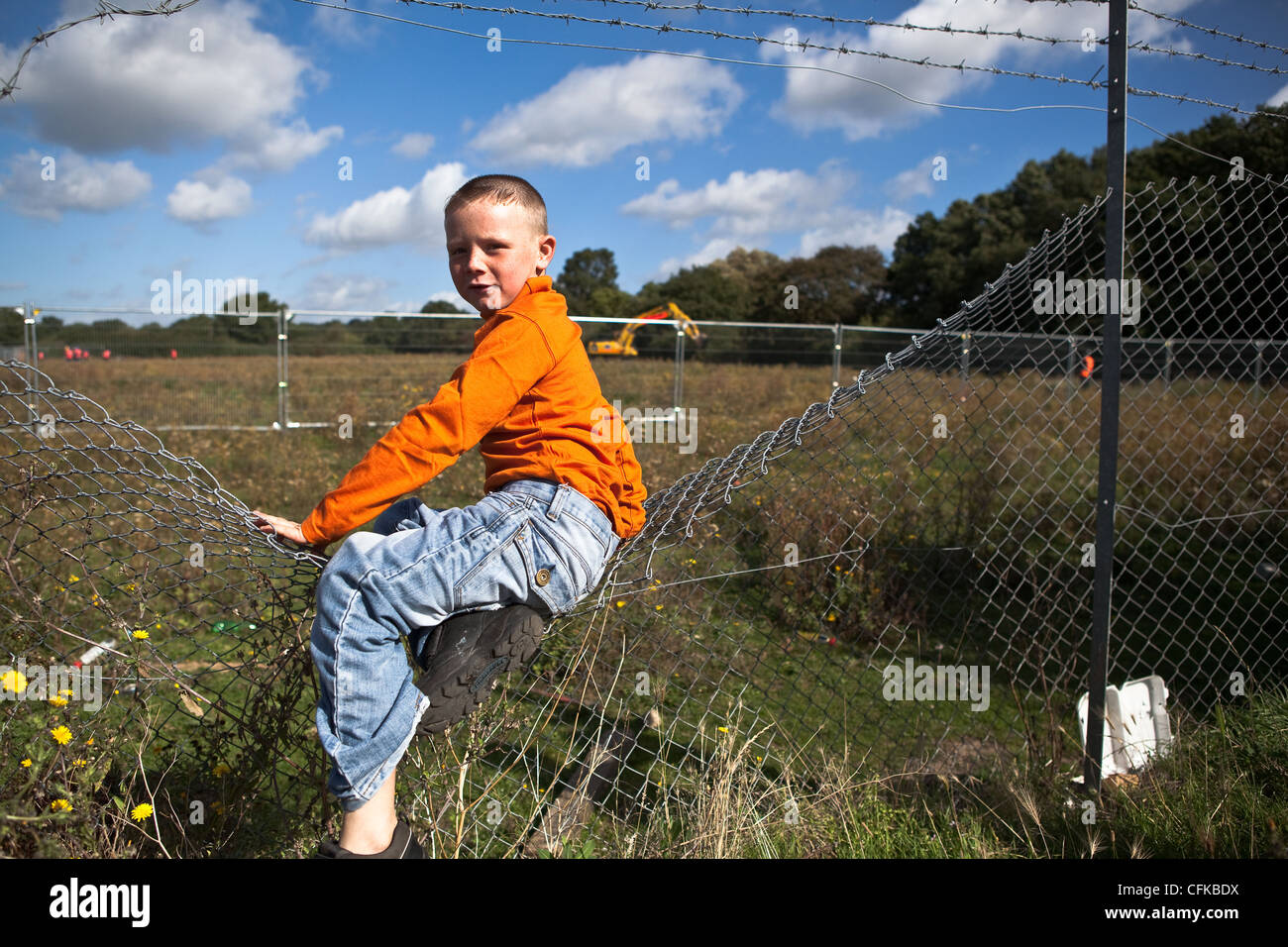 DALE FARM, BASILDON, ESSEX, UK, 13/09/2011. Young traveler boy watches ...