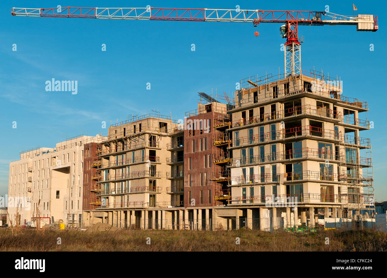 Construction crane finished building hi-res stock photography and ...