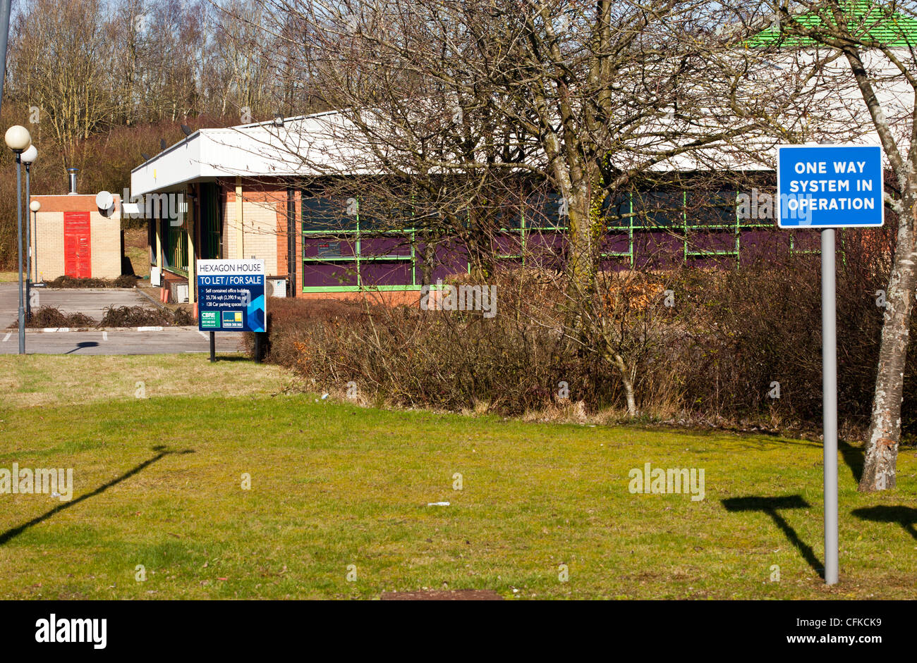 office building to let/for sale, empty office building Stock Photo - Alamy