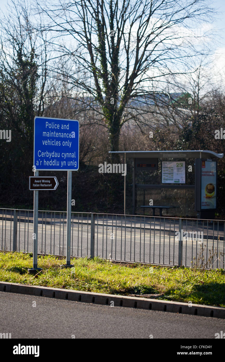 Wales road signs hi-res stock photography and images - Alamy