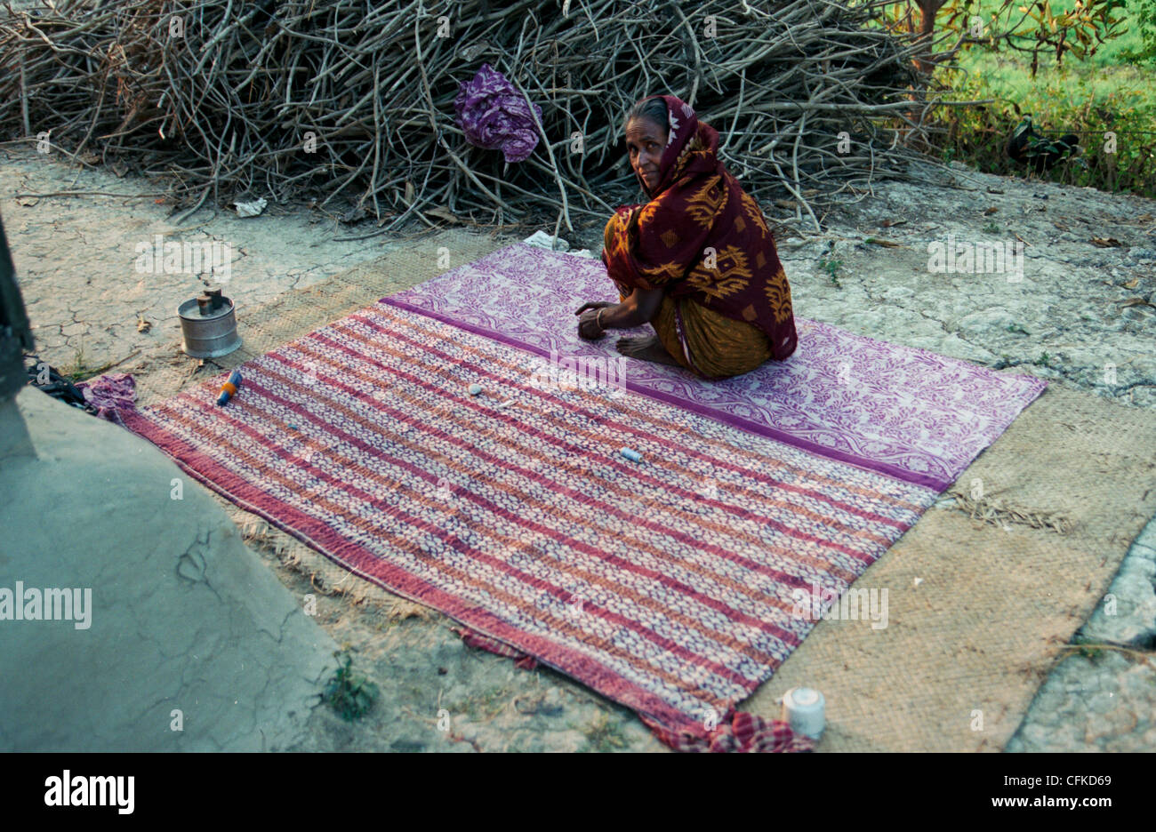 Women making a carpet in Bangladesh Stock Photo - Alamy