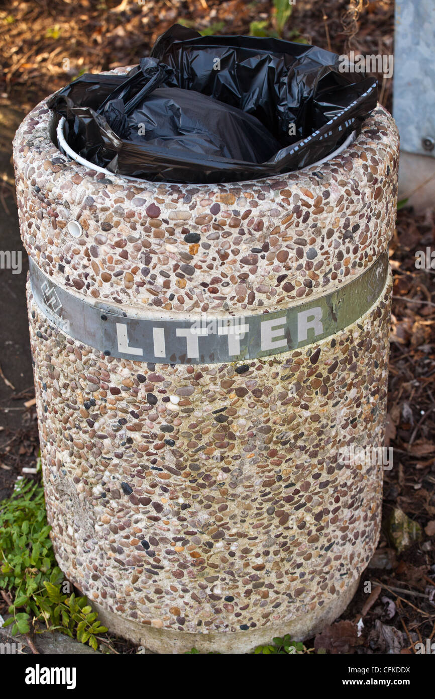 litter bin at bus stop Stock Photo - Alamy