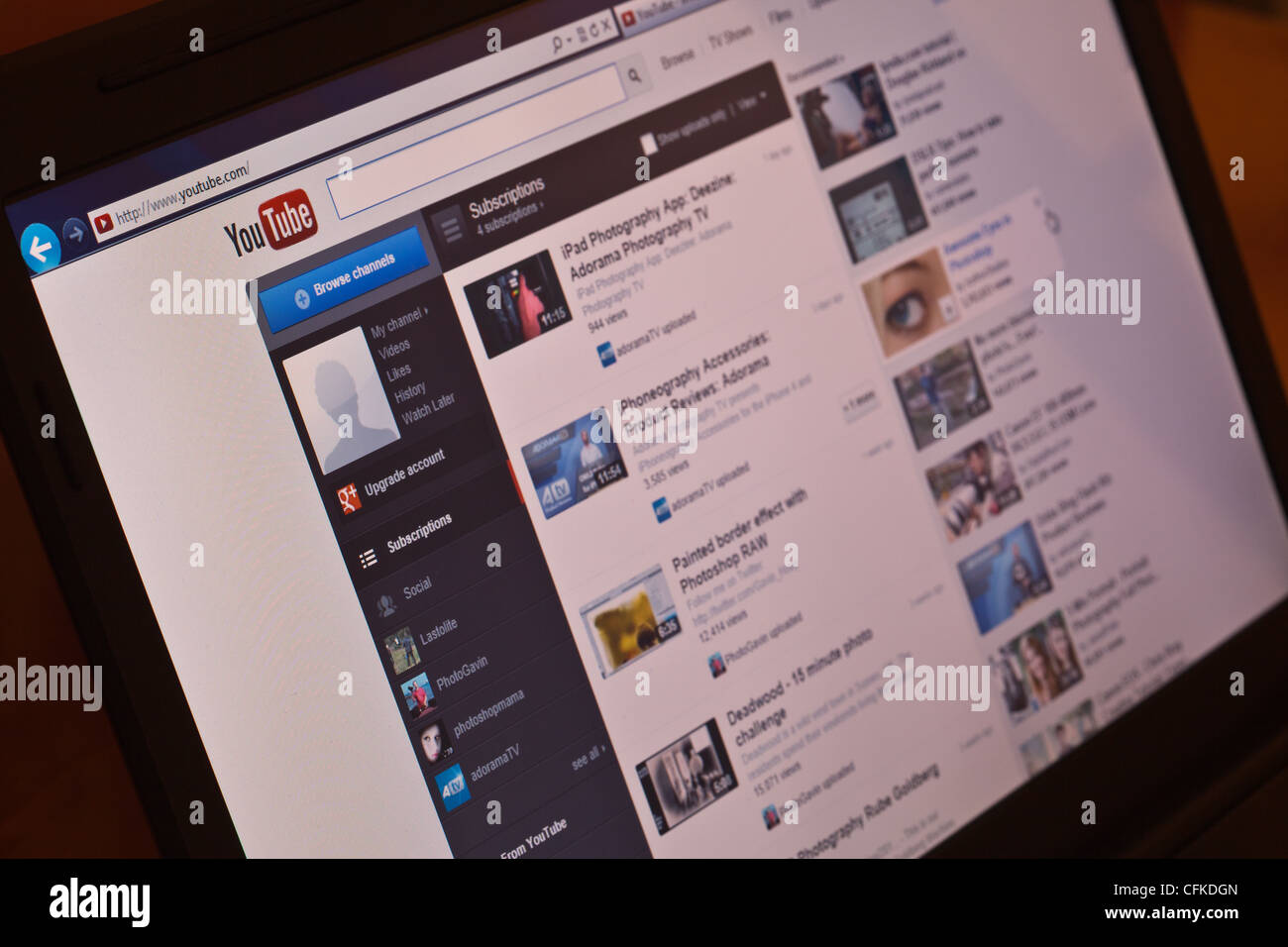 You tube home page hi-res stock photography and images - Alamy