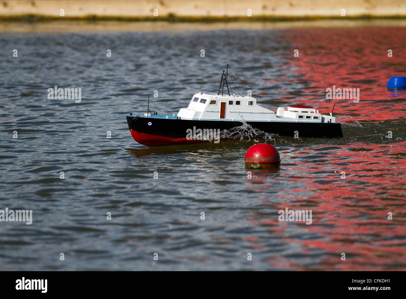 Radio control model boats hi-res stock photography and images - Alamy