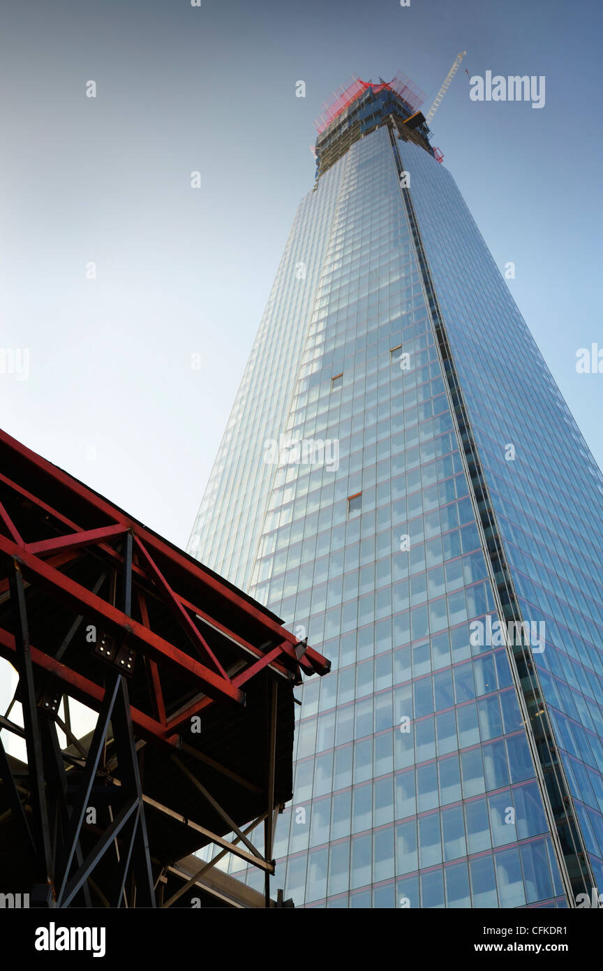 Under the shard hi-res stock photography and images - Alamy