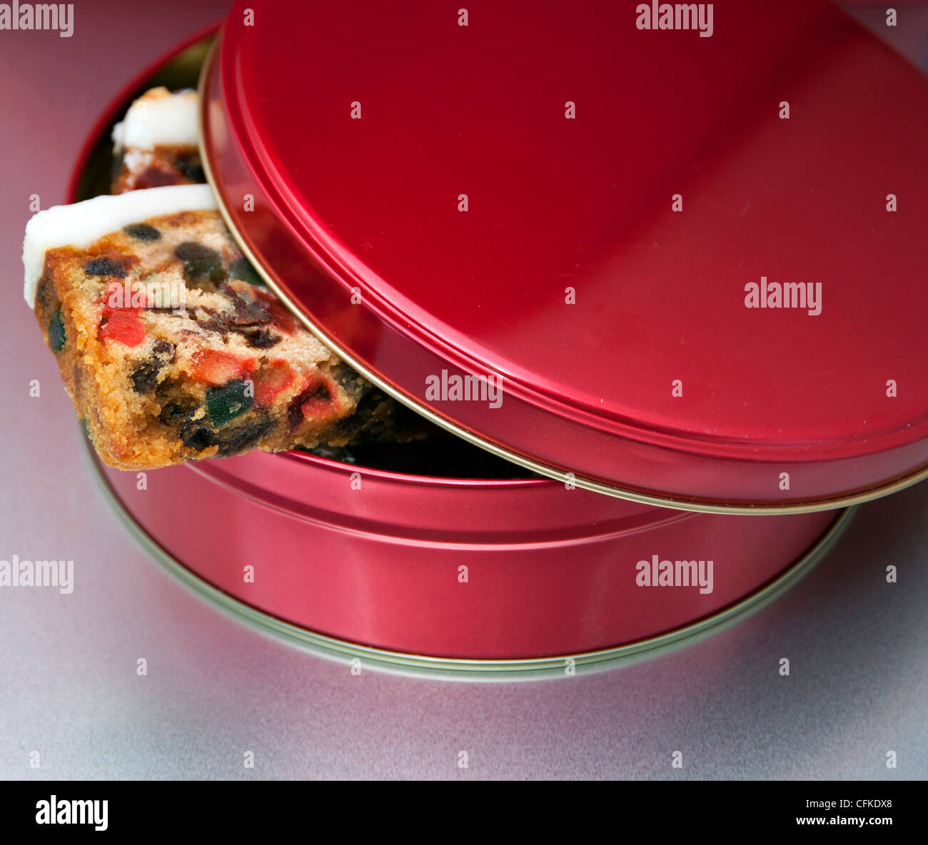 Christmas fruit cake in a red tin Stock Photo - Alamy