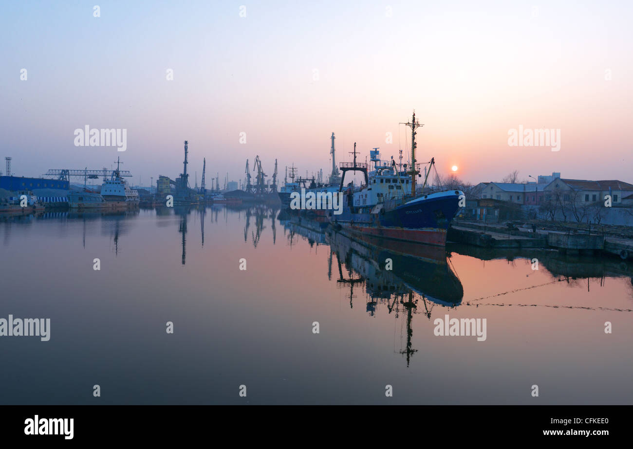 Kaliningrad port hi-res stock photography and images - Alamy
