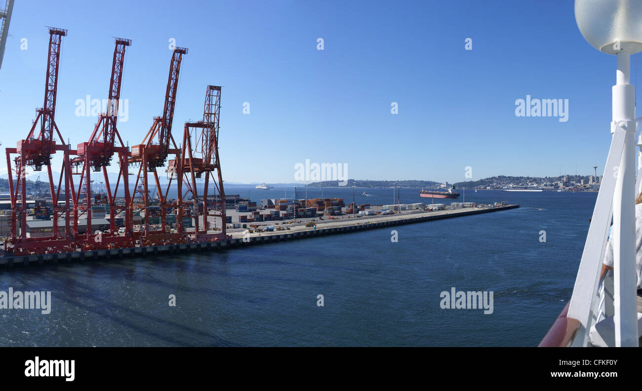 Dockyard cranes, Seattle waterfront Puget Sound, Pacific Northwest ...