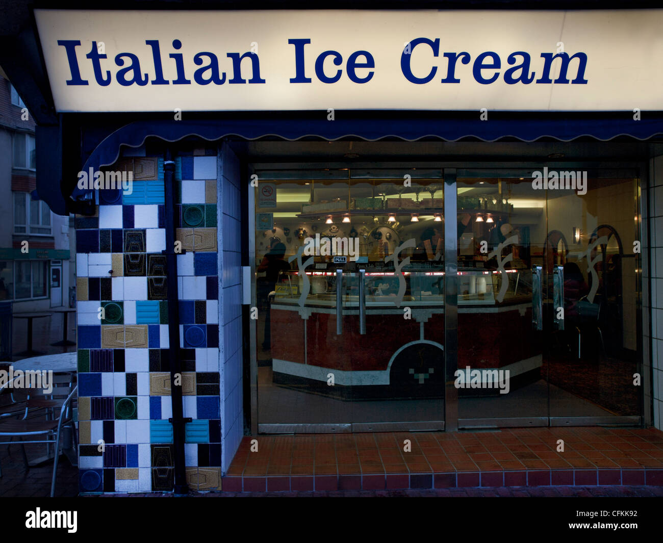 Ice cream parlor Stock Photo - Alamy