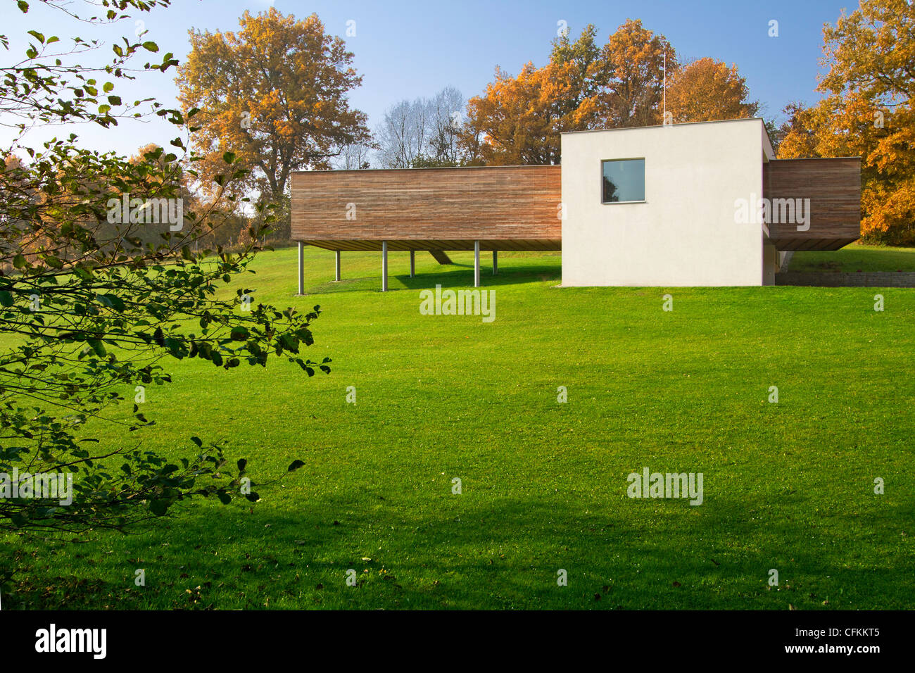 Contemporary house countryside hi-res stock photography and images - Alamy