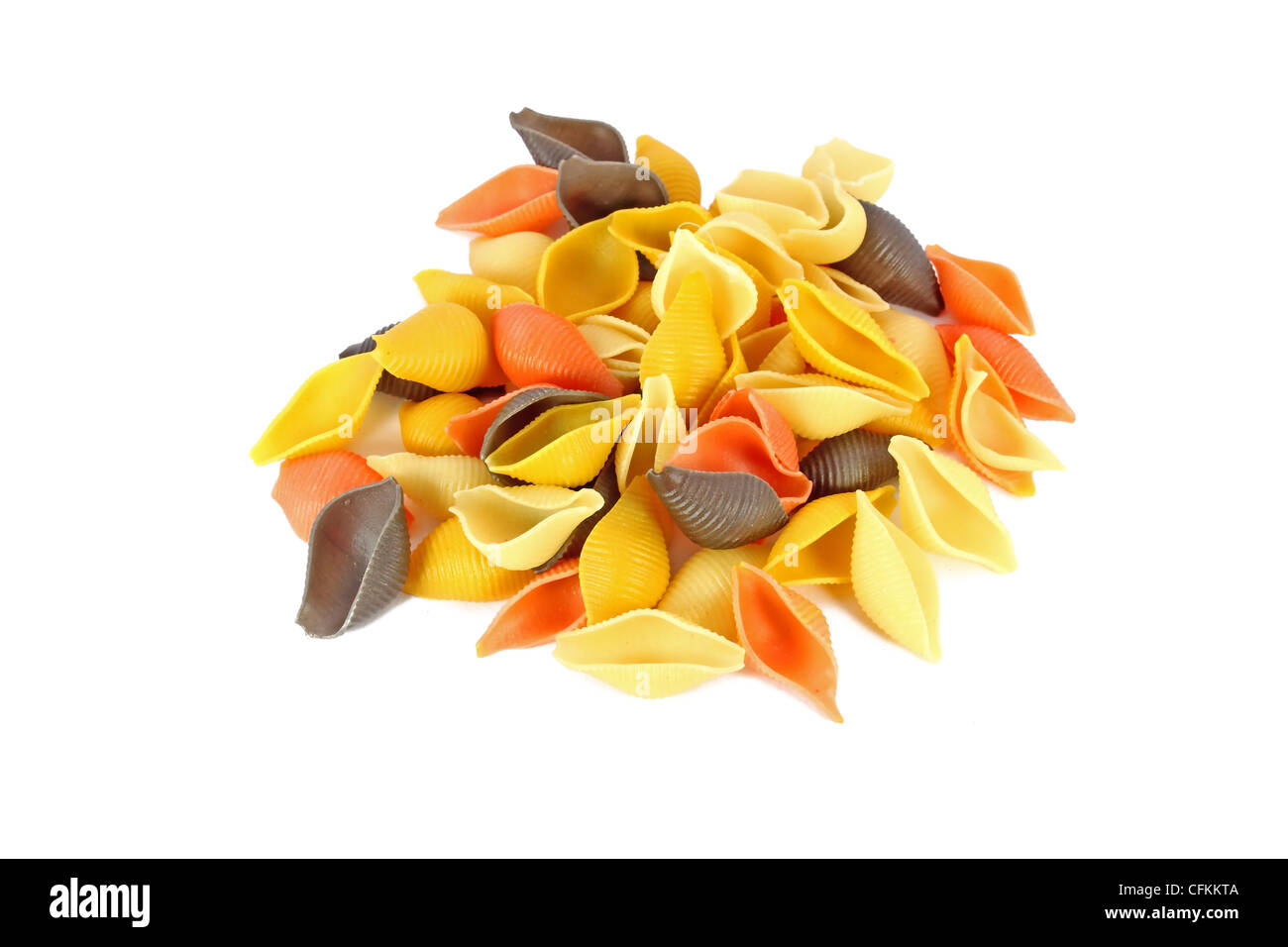 Pasta shells hi-res stock photography and images - Alamy