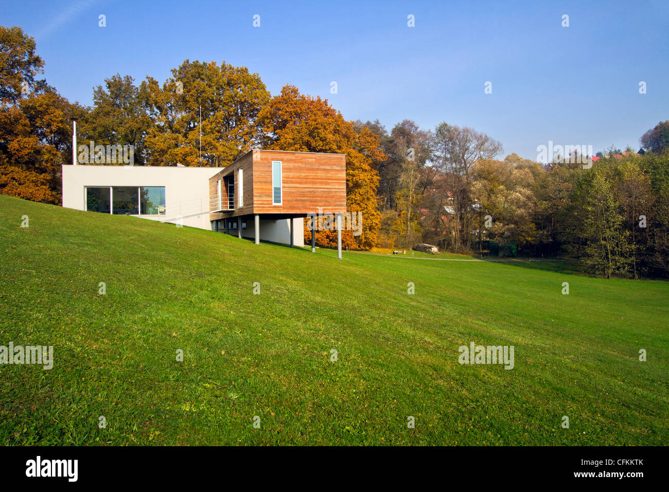 Modern house in countryside Stock Photo - Alamy