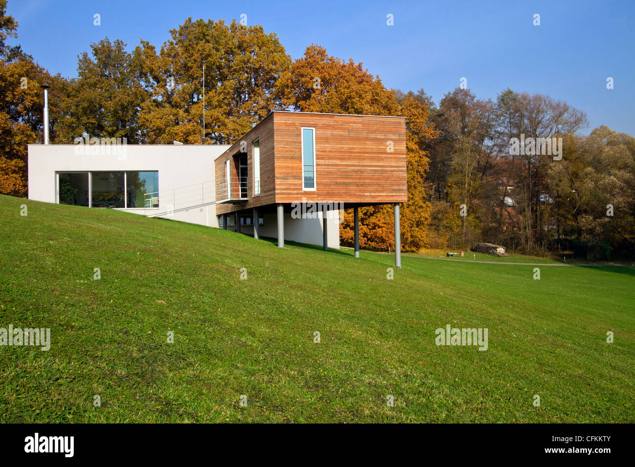 Modern house in countryside Stock Photo - Alamy