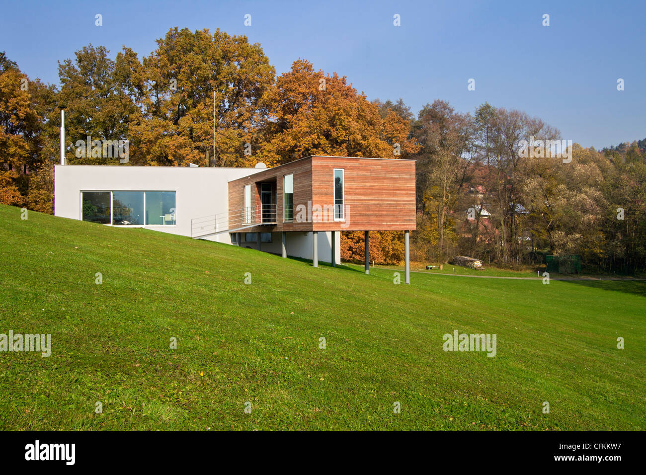 Modern house in countryside Stock Photo - Alamy