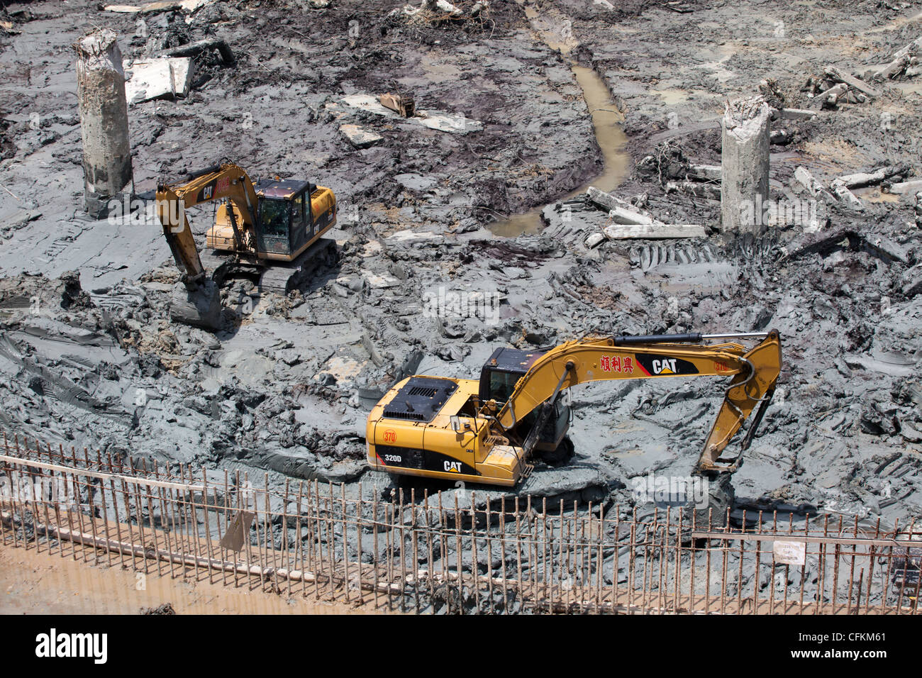 Working in mud hi-res stock photography and images - Alamy