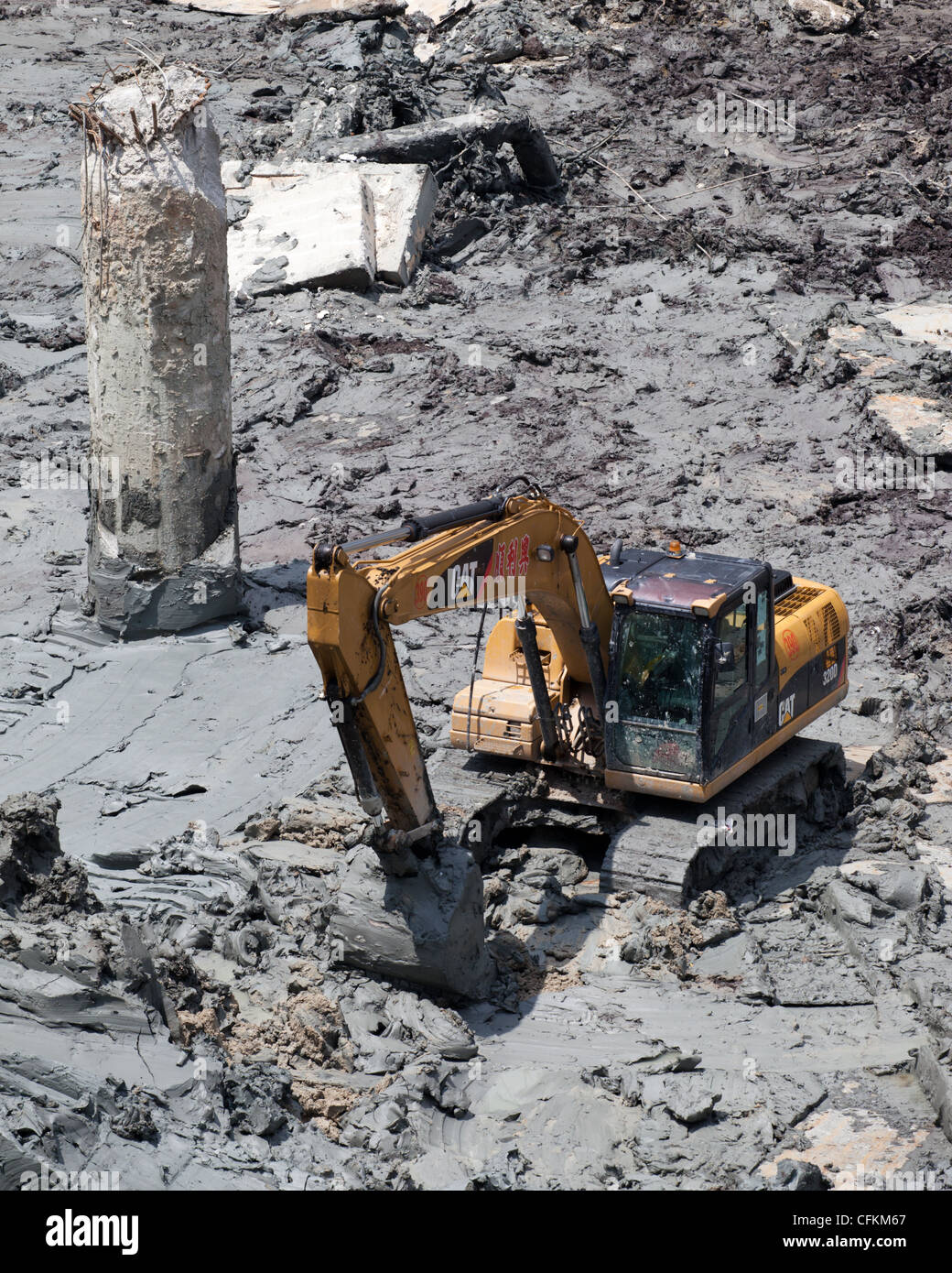 Mechanical Excavator Working in Mud Stock Photo - Alamy