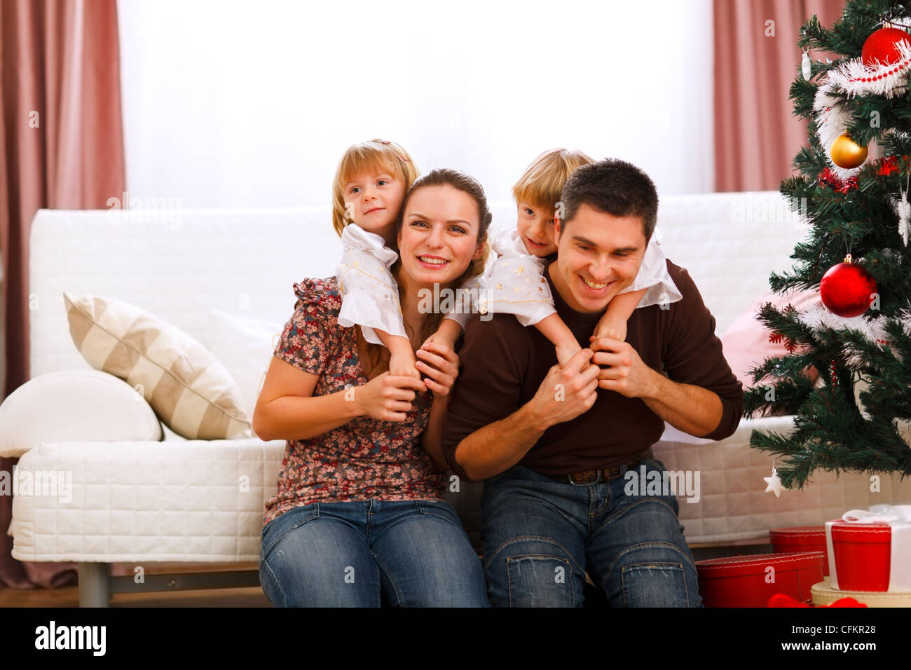 Family portrait mom dad twins hi-res stock photography and images - Alamy
