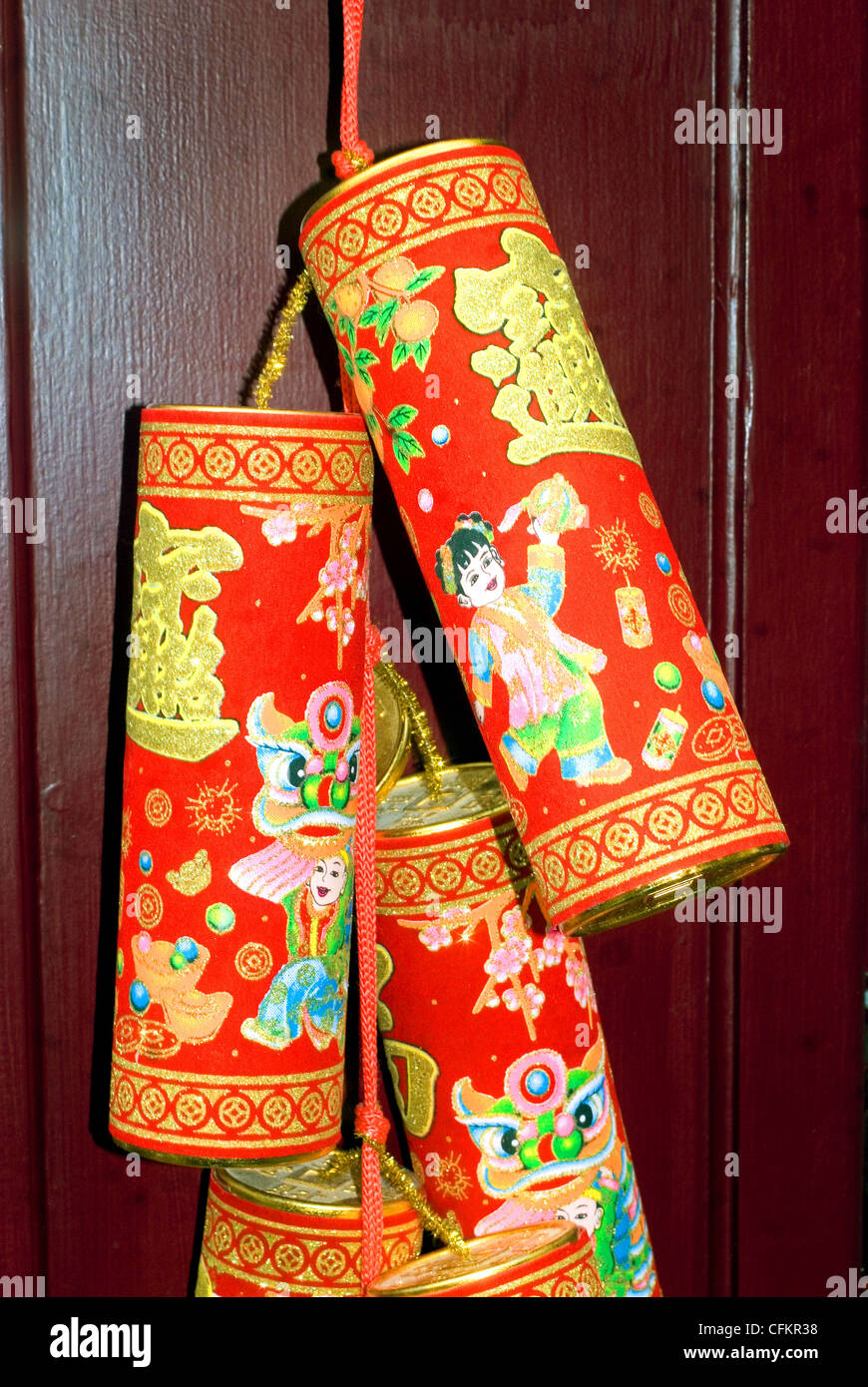 String crackers hi-res stock photography and images - Alamy