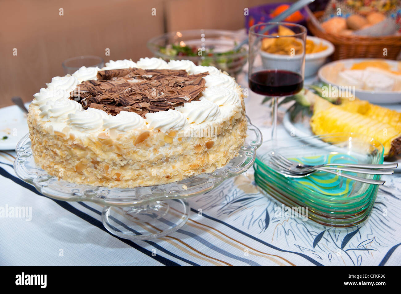 cake on plate Stock Photo - Alamy