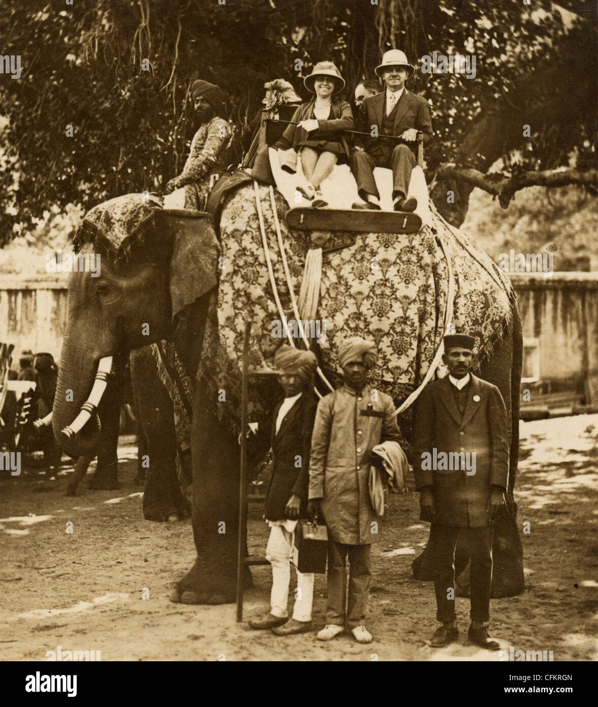 Elephant and howdah hi-res stock photography and images - Alamy