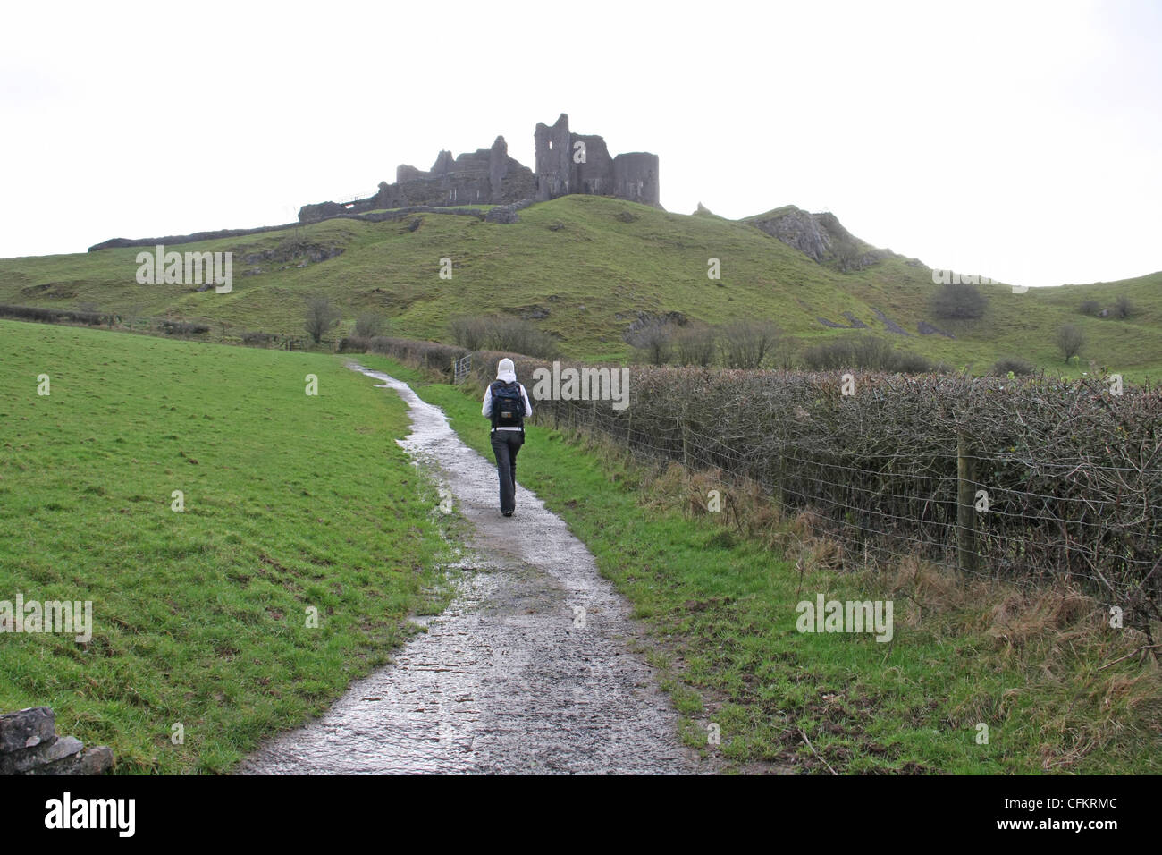 Walking to castle hi-res stock photography and images - Alamy