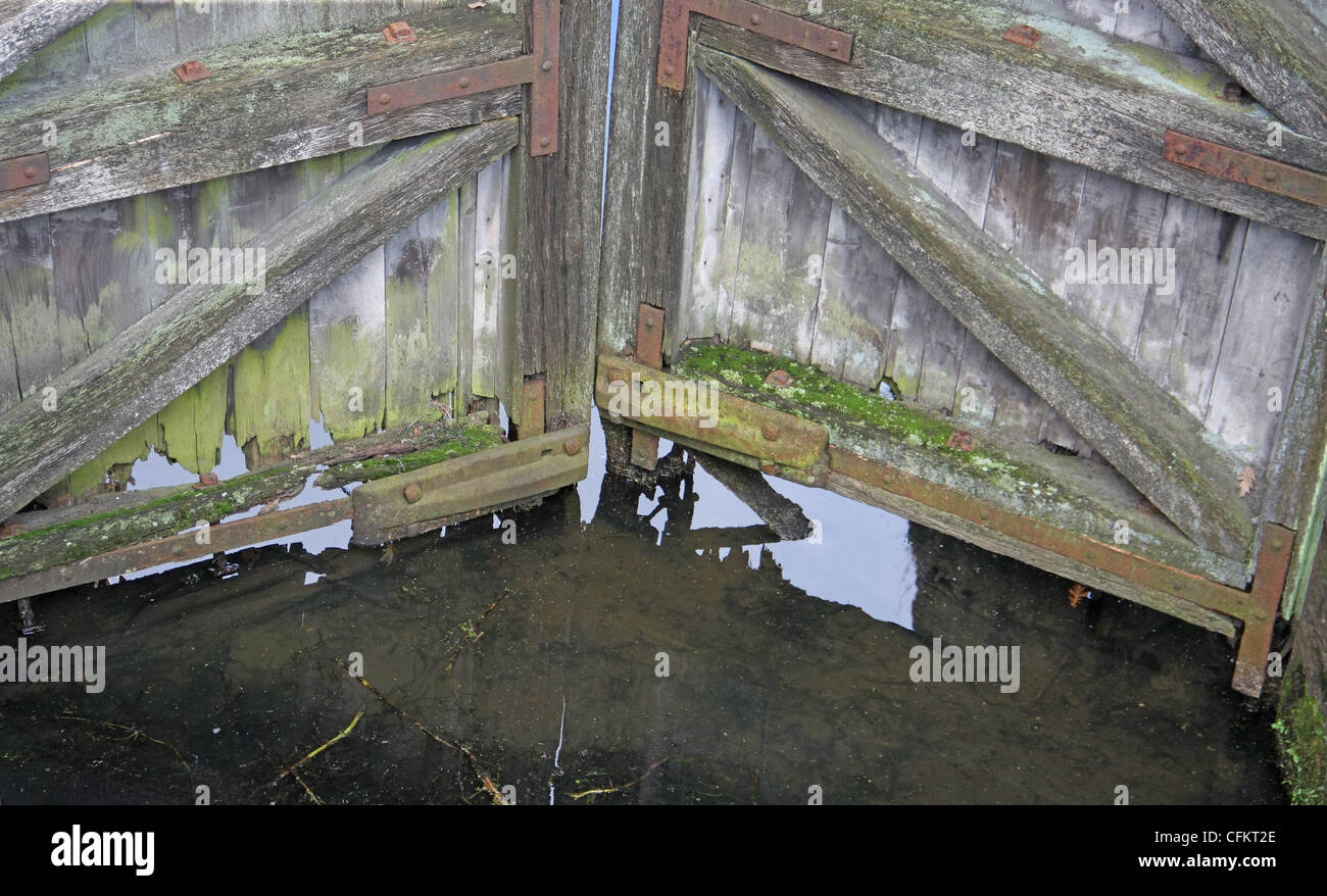 Old lock gates Stock Photo - Alamy