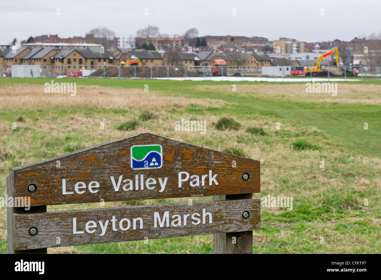 Construction of basketball facility on Leyton marsh London 2012 ...