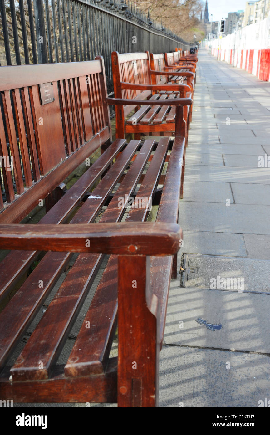 Line of benches on Princes Street, Edinburgh, UK Stock Photo - Alamy