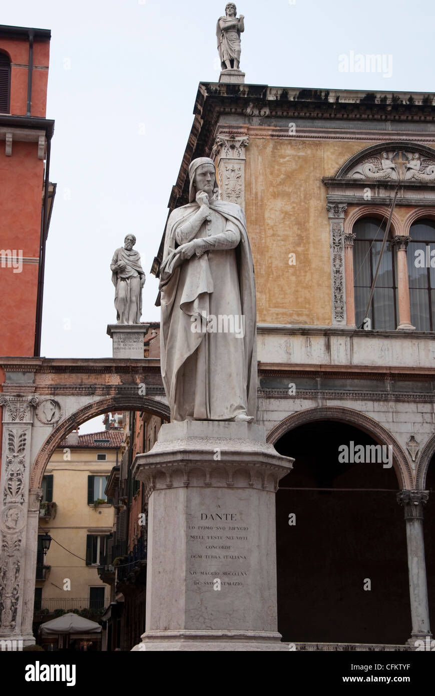 Dante statue hi-res stock photography and images - Alamy