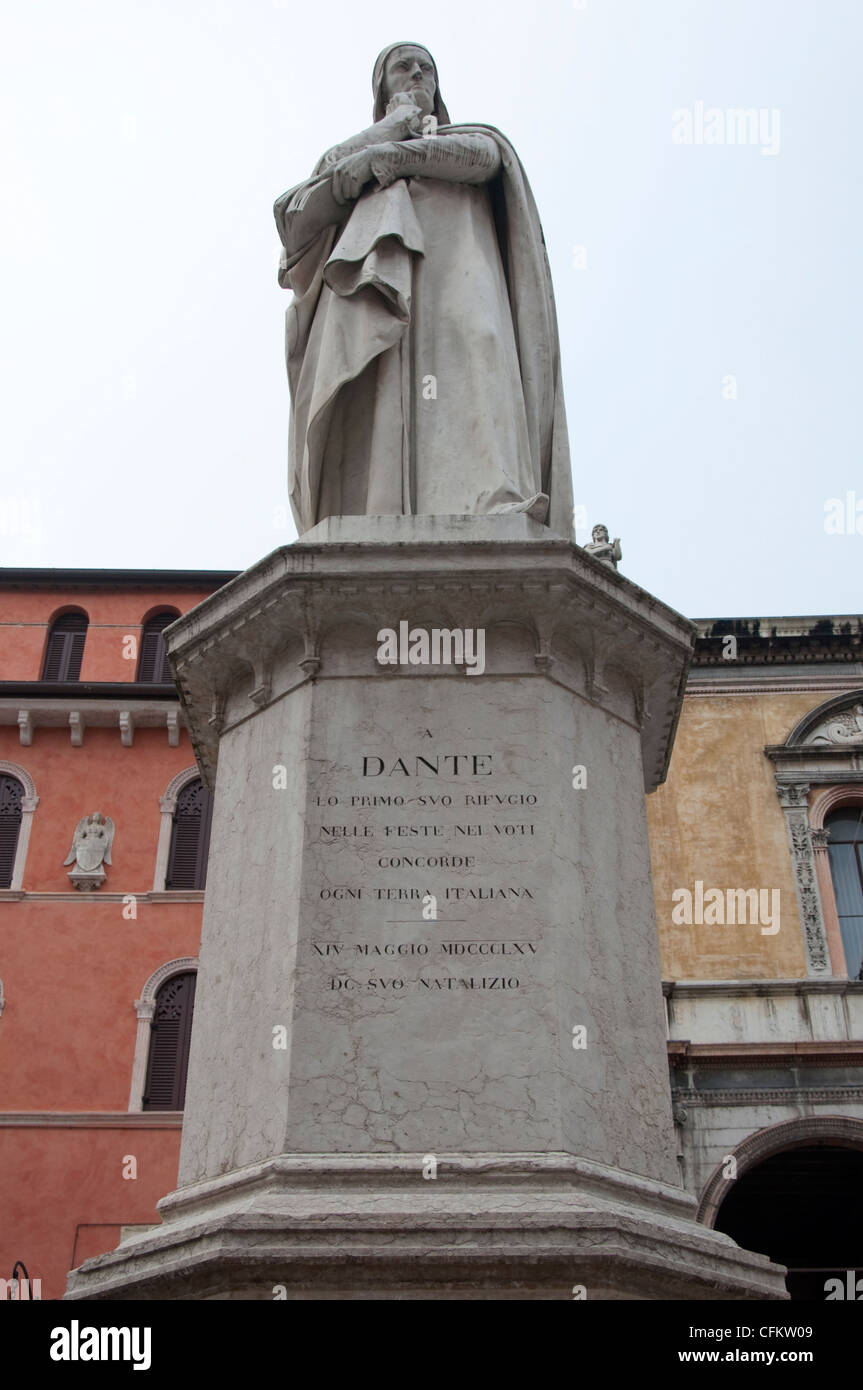 Dante statue hi-res stock photography and images - Alamy