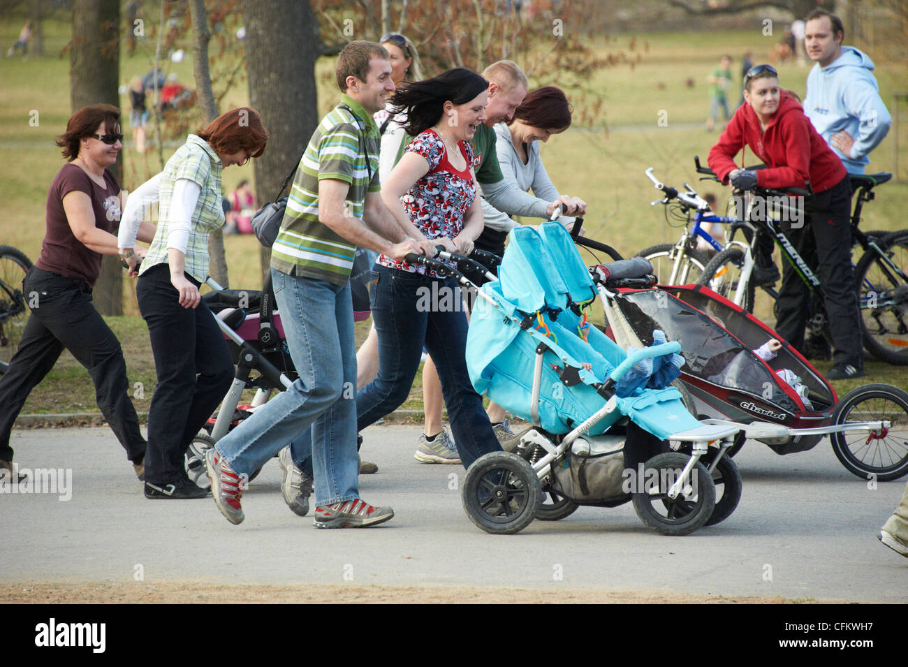 Family parents daughters amusement park hi-res stock photography and ...