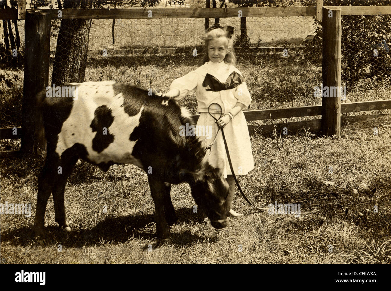 Vintage girl and cow hi-res stock photography and images - Alamy
