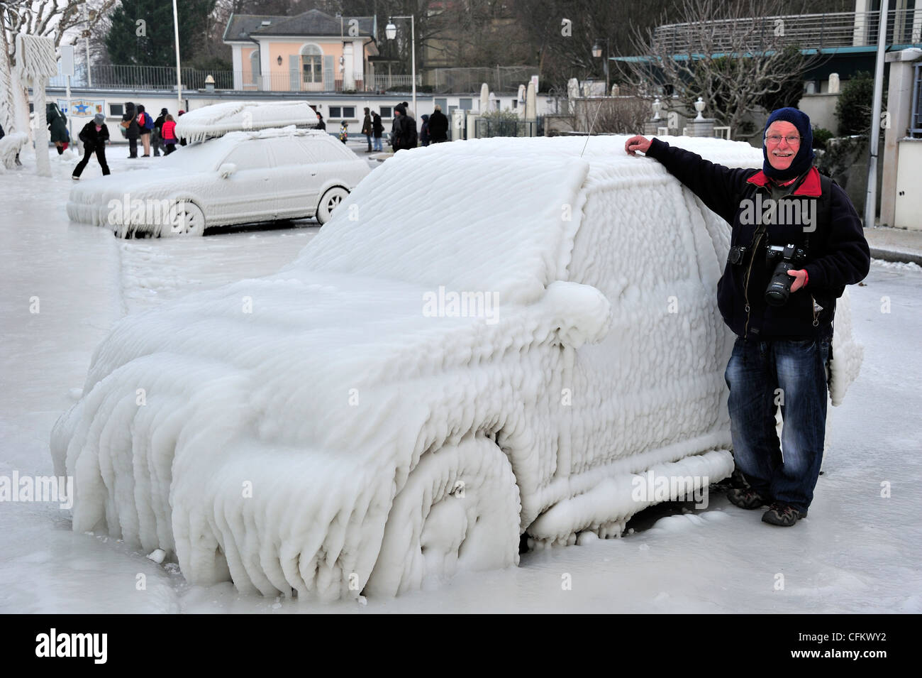 Weather cold standing frozen hi-res stock photography and images - Alamy