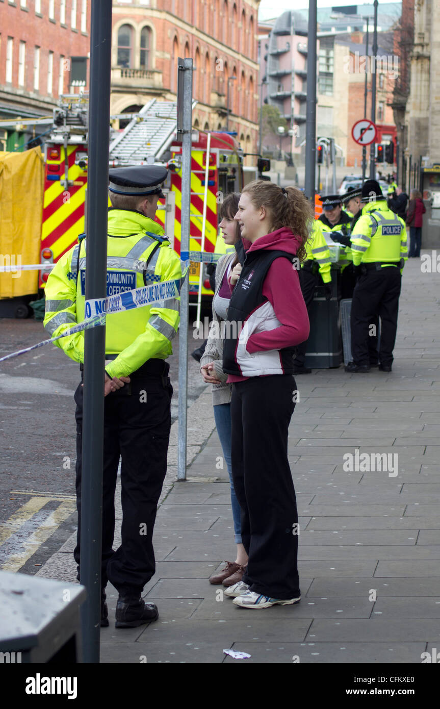 Police talking to citizen hi-res stock photography and images - Alamy