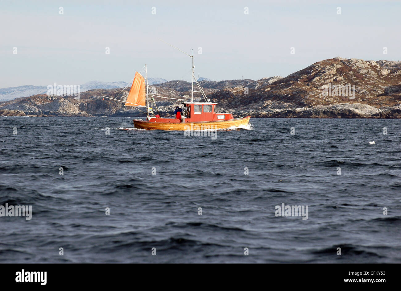 Fishing boat heading out to the ocean Stock Photo - Alamy
