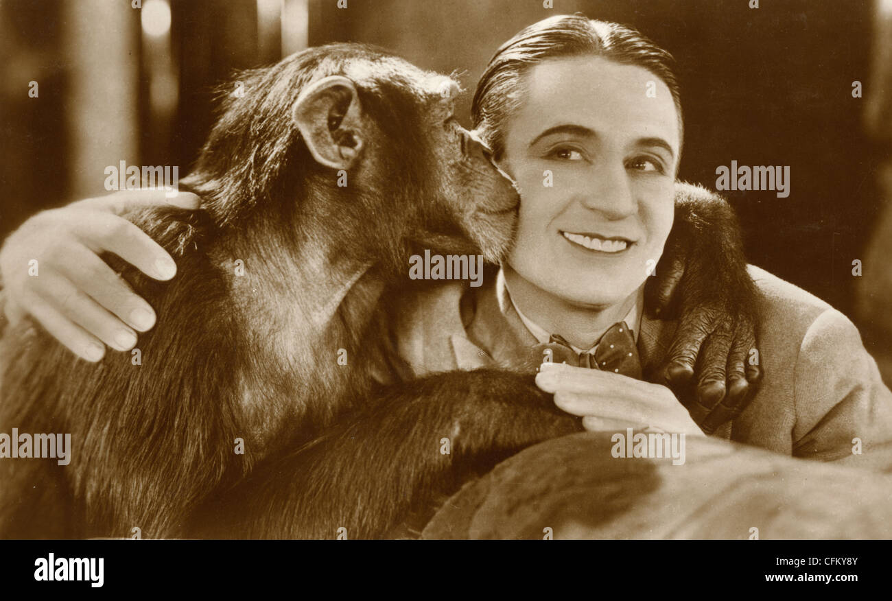 Very old man kissing hi-res stock photography and images - Alamy