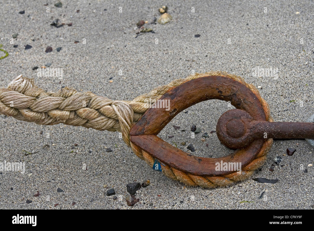 A boat mooring ring and rope in a Cornish harbour, Cornwall, UK Stock ...