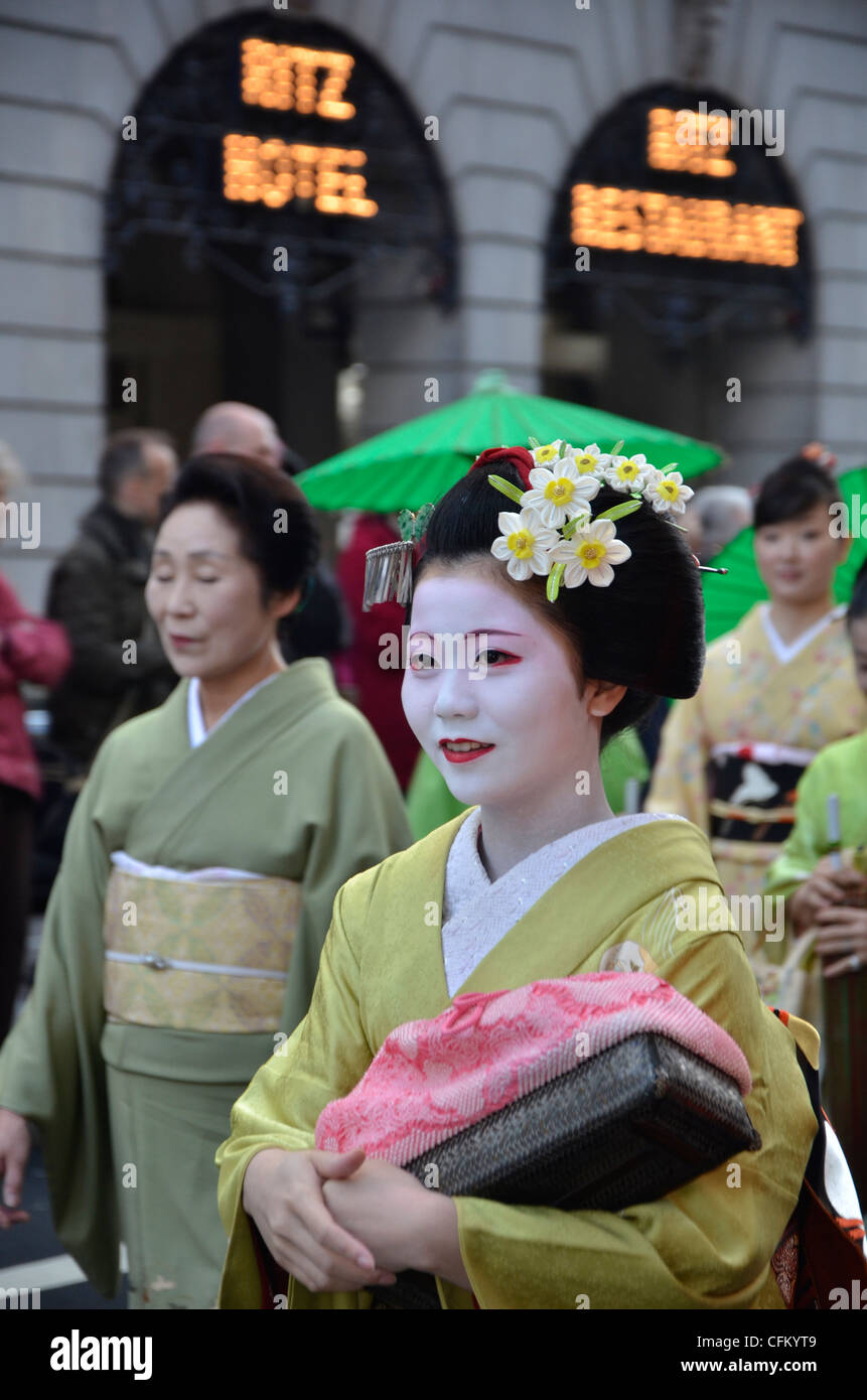 Geisha parade hi-res stock photography and images - Alamy