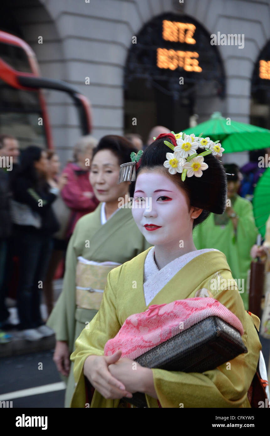 Geisha parade hi-res stock photography and images - Alamy
