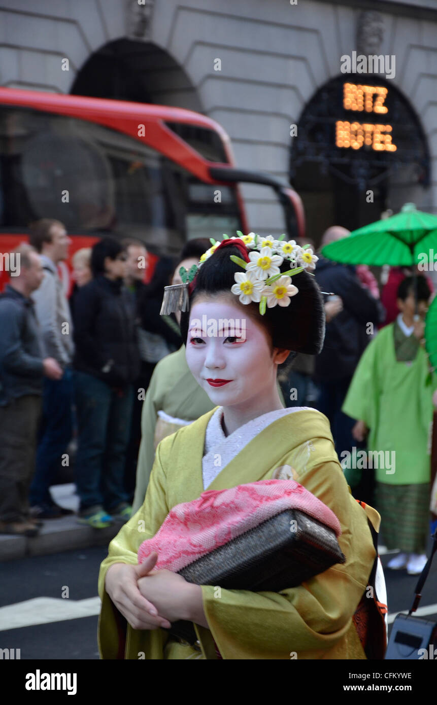 Geisha parade hi-res stock photography and images - Alamy