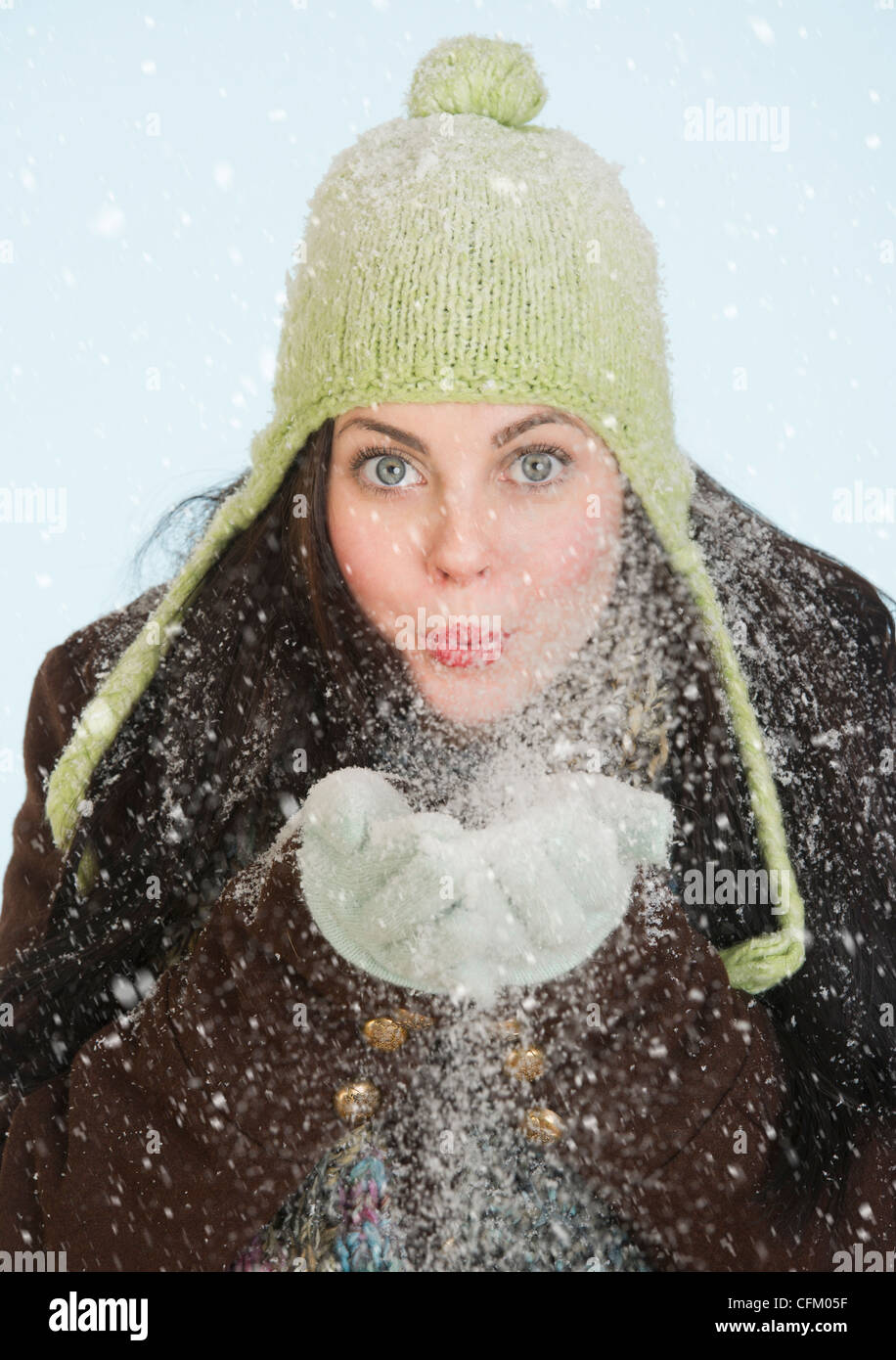 Native american snow portrait hi-res stock photography and images - Alamy