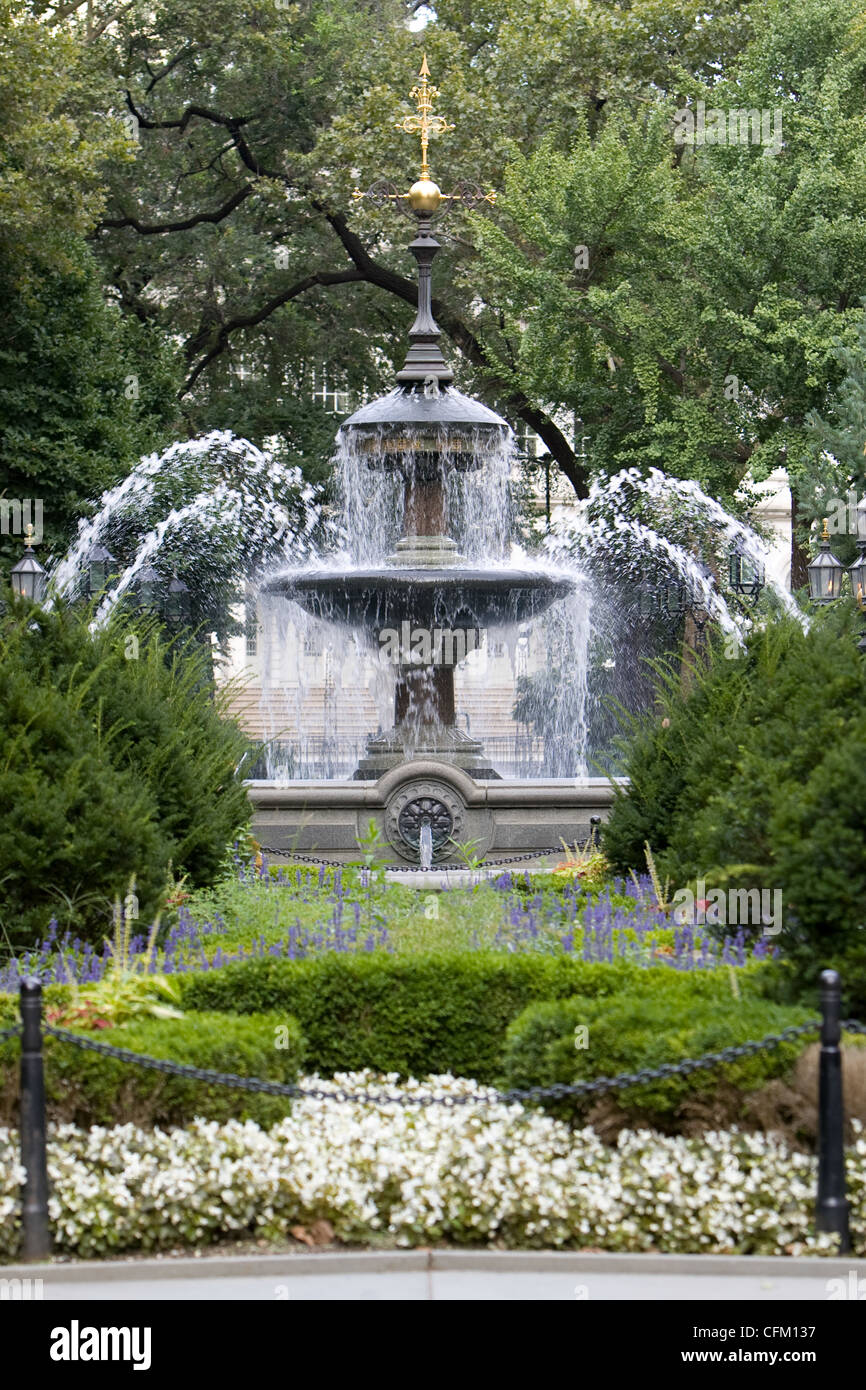 New york city hall park fountain hi-res stock photography and images ...